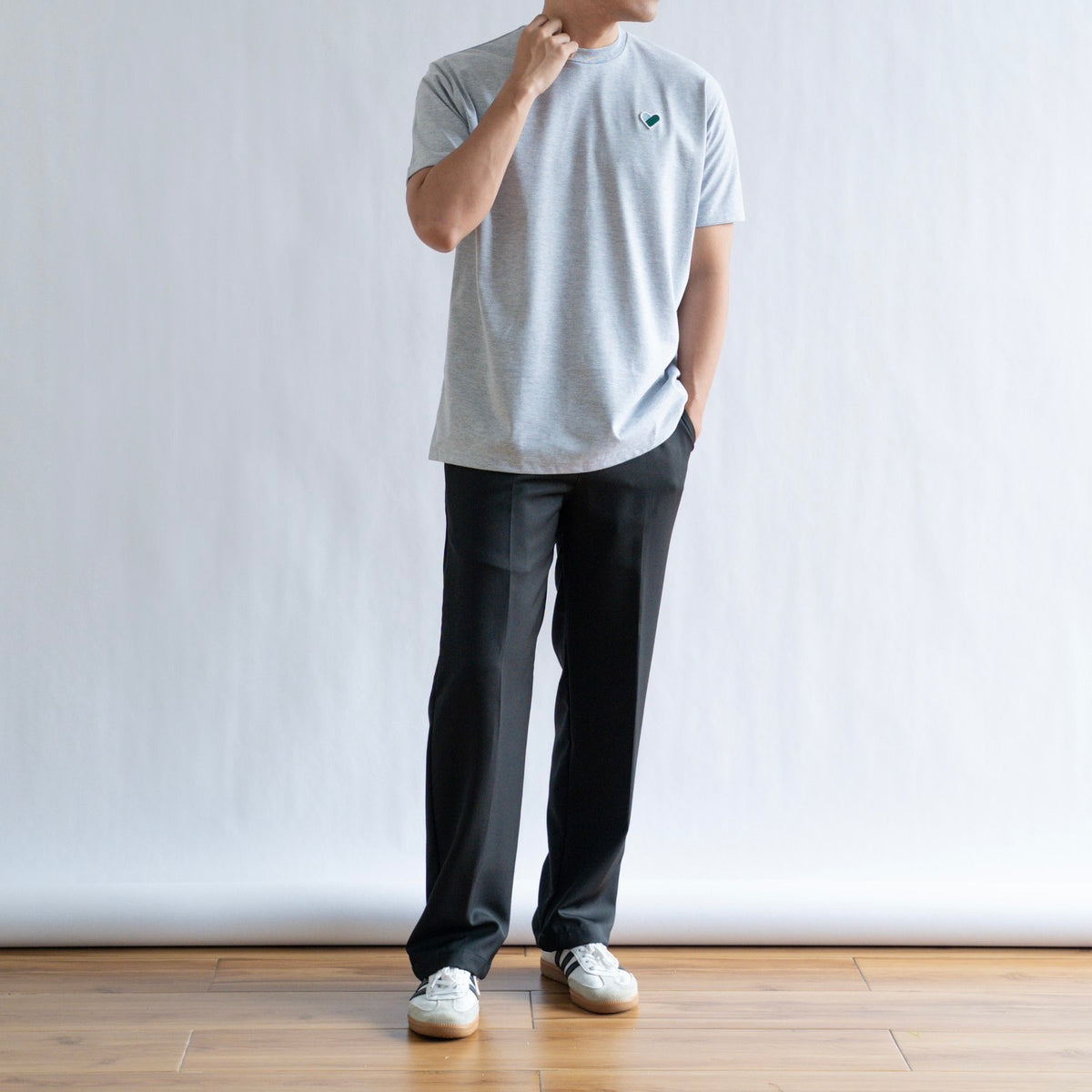 CLASSIC FINGER HEART EMBROIDERED TEE IN HEATHER GRAY/GREEN – PO:YO