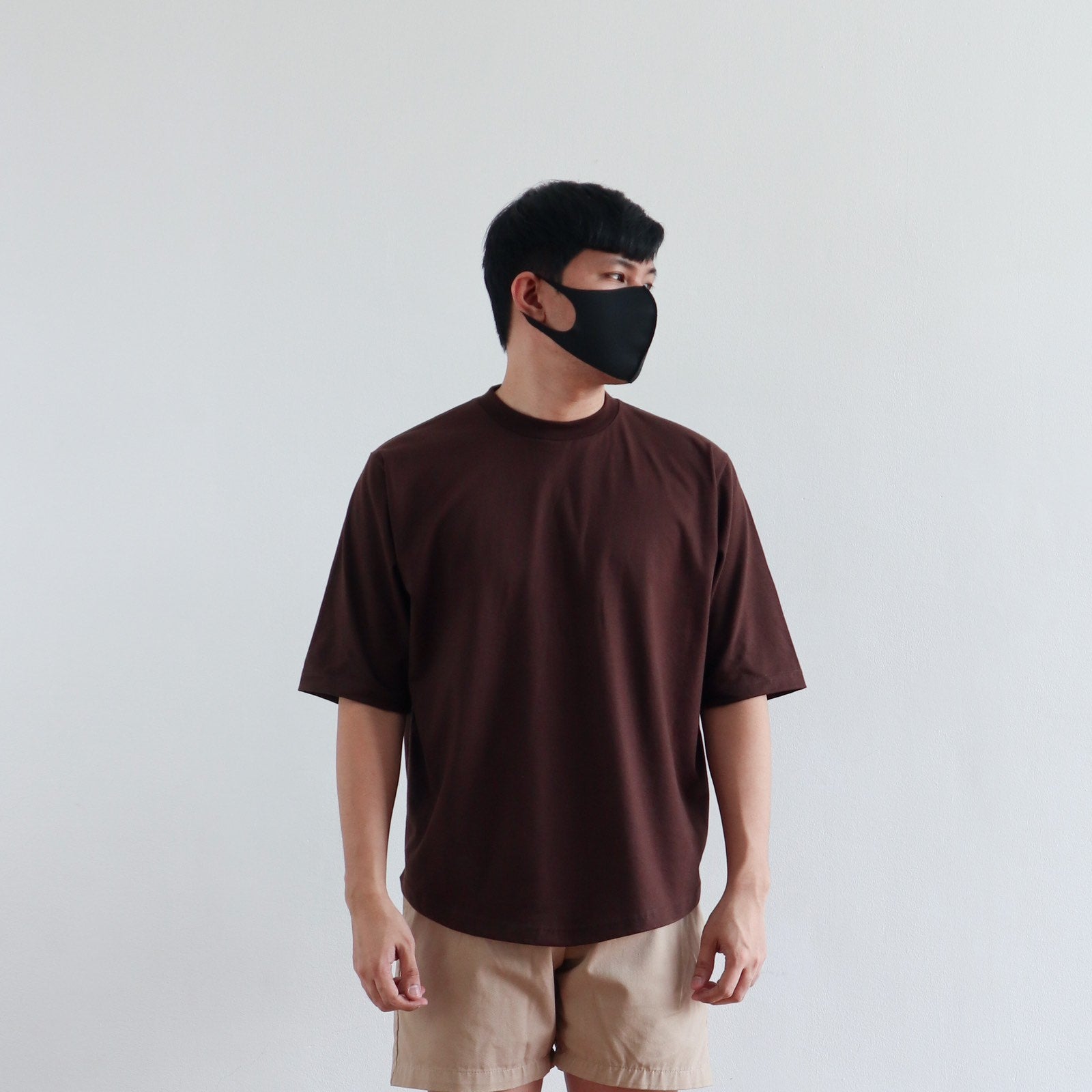 BOXY CURVE HEM TEE IN DARK BROWN – PO:YO