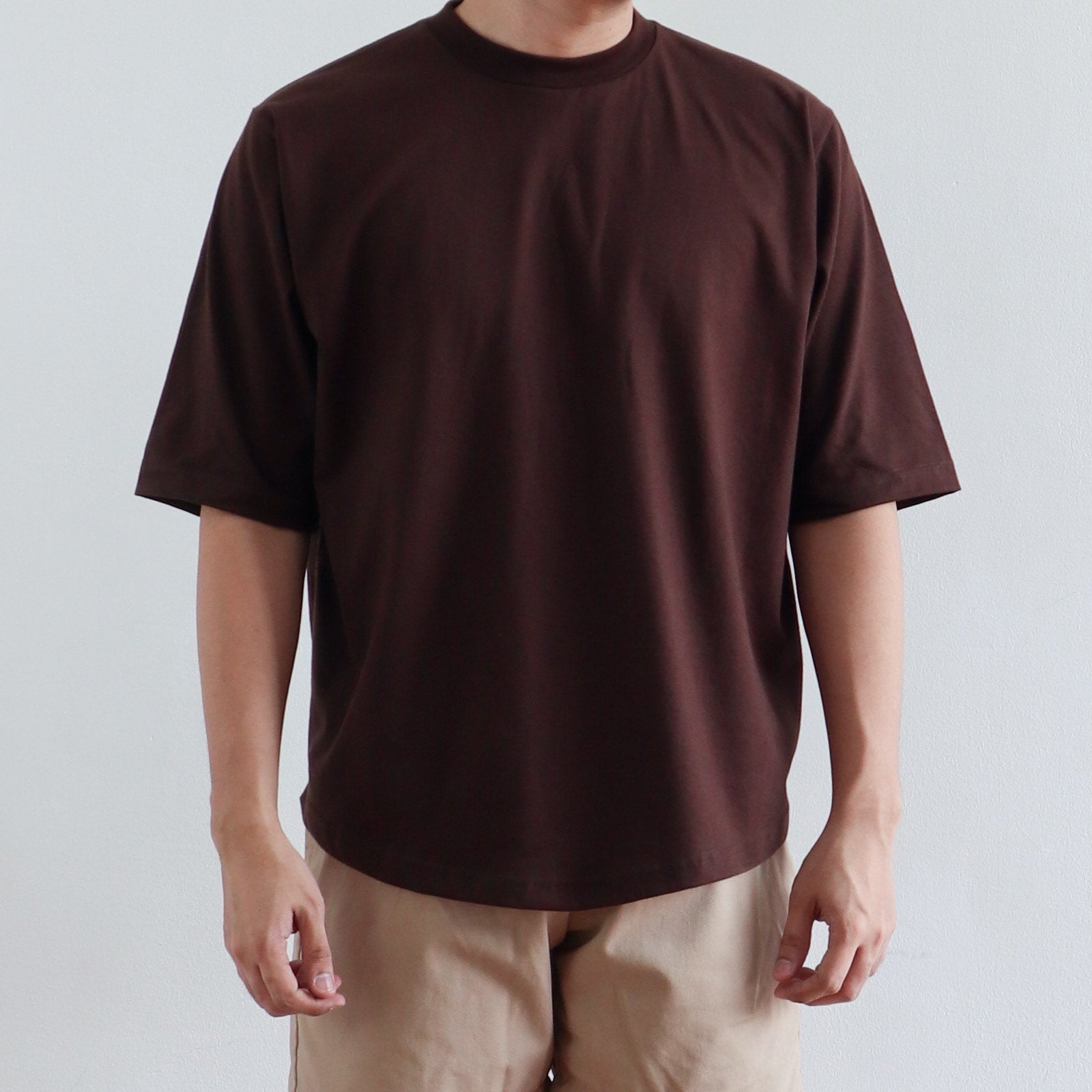 BOXY CURVE HEM TEE IN DARK BROWN – PO:YO